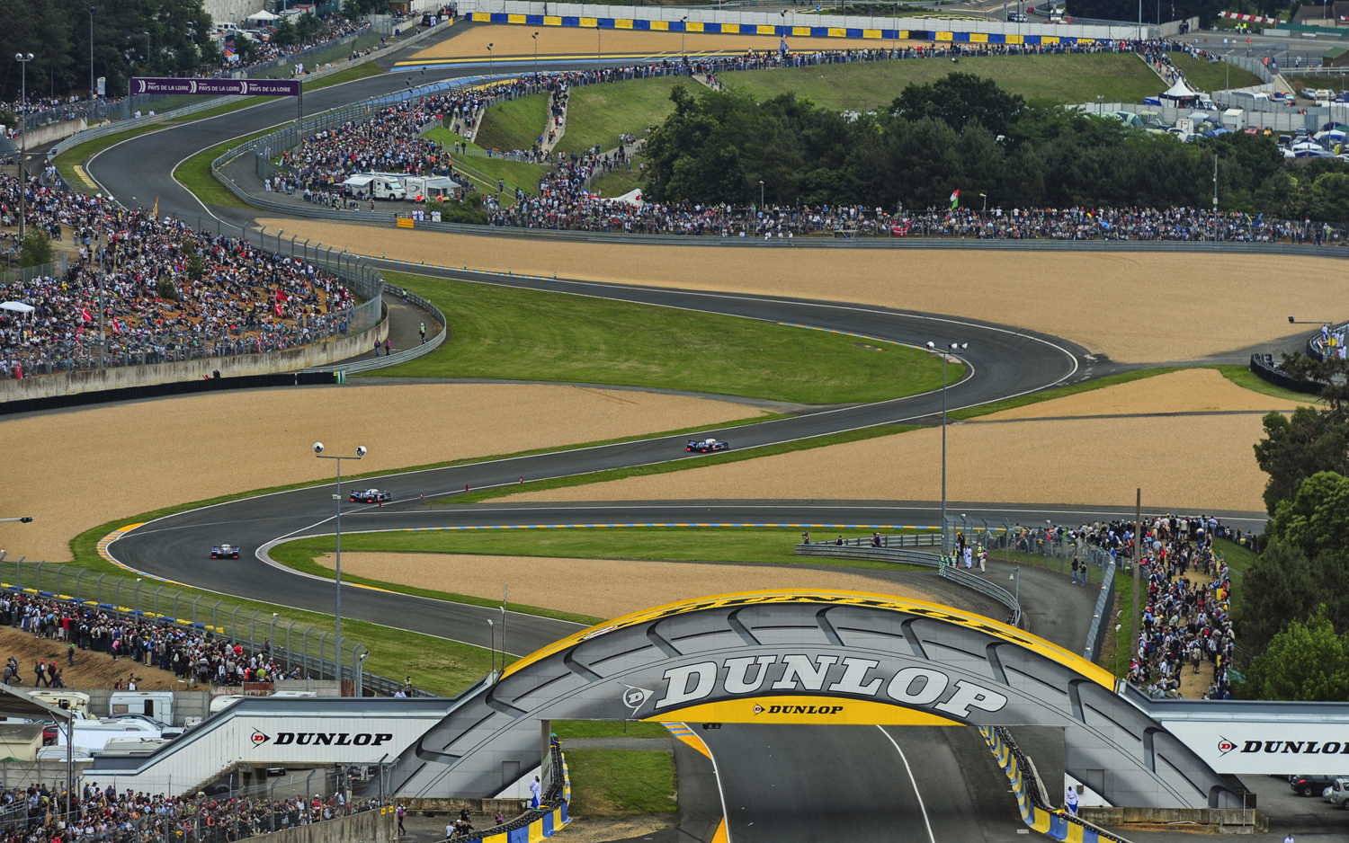Hour by Hour: The 24 Hours of Le Mans - Automobile Magazine