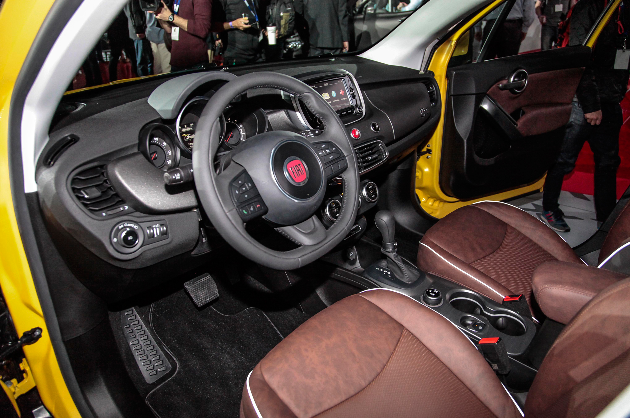 2016 Fiat 500X Makes U.S. Premiere at Los Angeles Auto Show