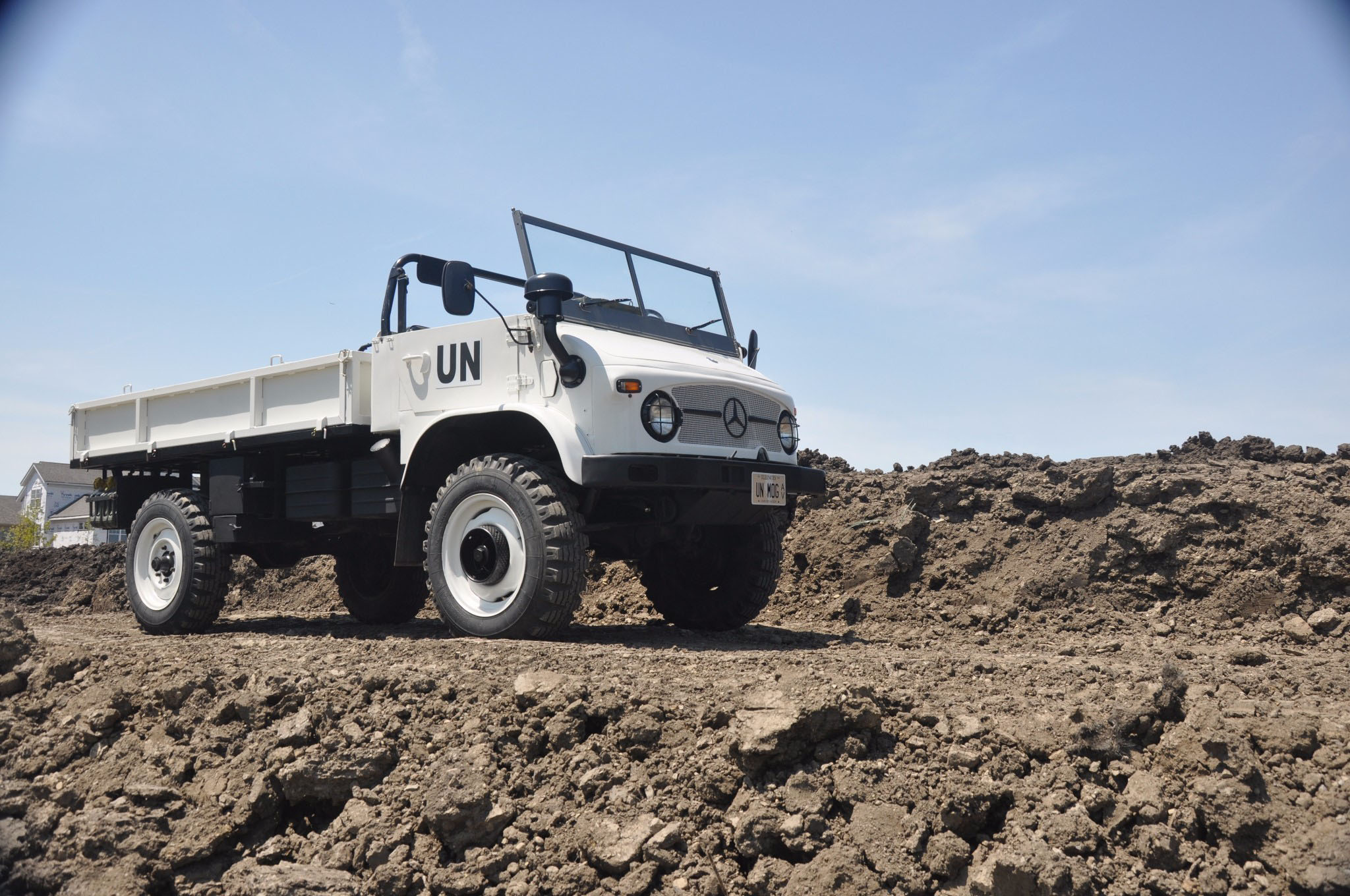 Just Listed: 1971 Mercecedes-Benz Unimog S 404.1 | Automobile Magazine