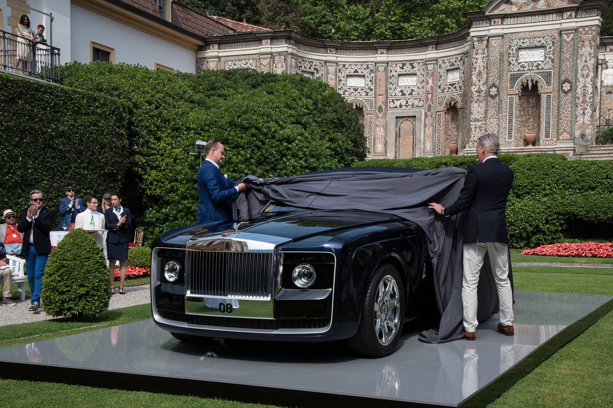 Rolls-Royce Sweptail Brings Ultra-Luxe Coach-Building Into the 21st ...