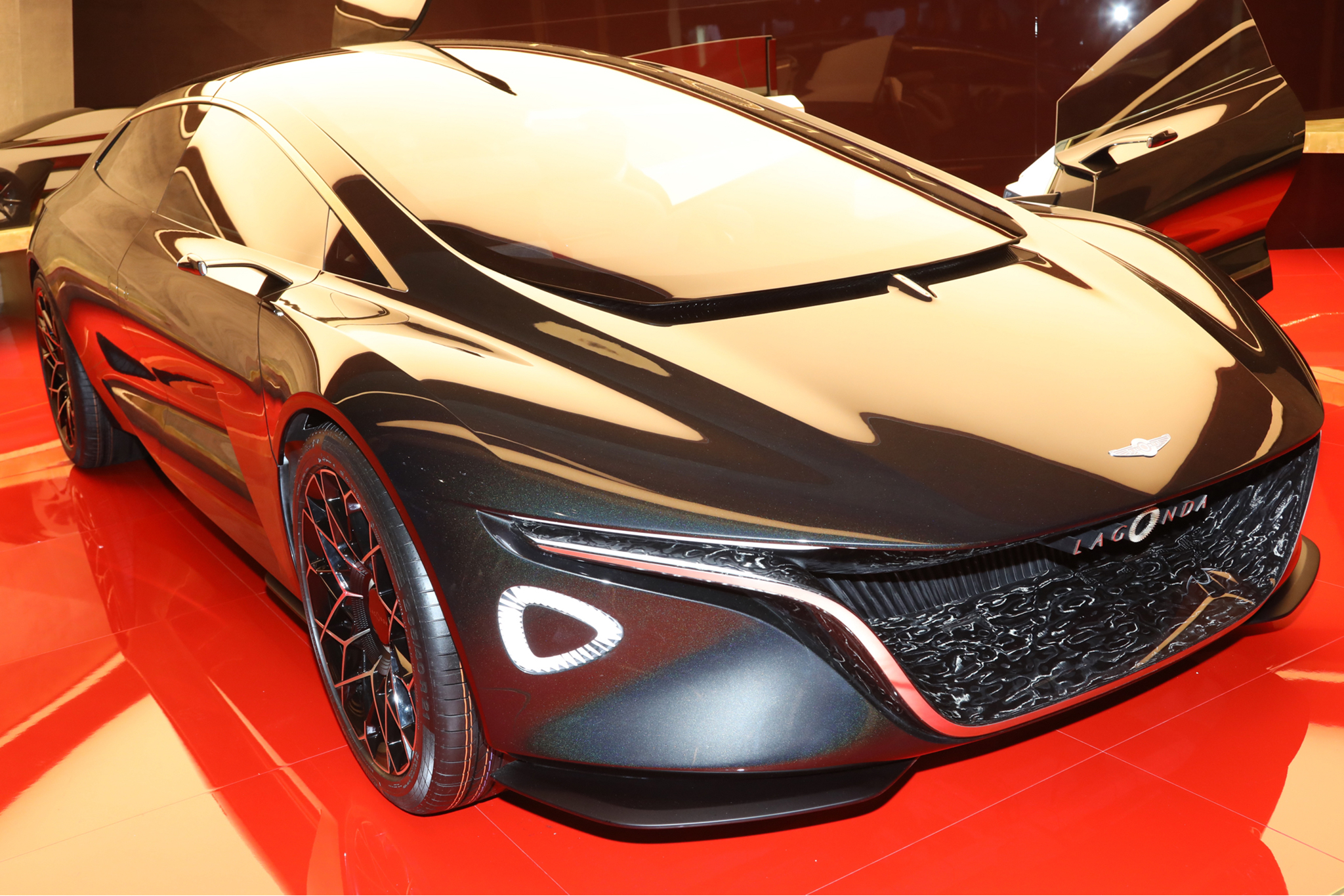 Lagonda to Debut High-Performance Electric SUV in 2021 | Automobile ...